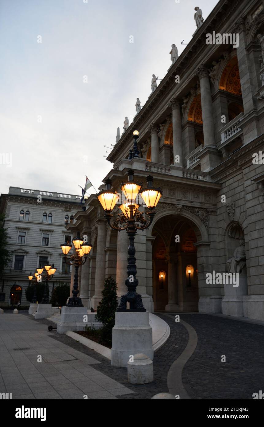Teatro dellopera di budapest hi-res stock photography and images - Alamy
