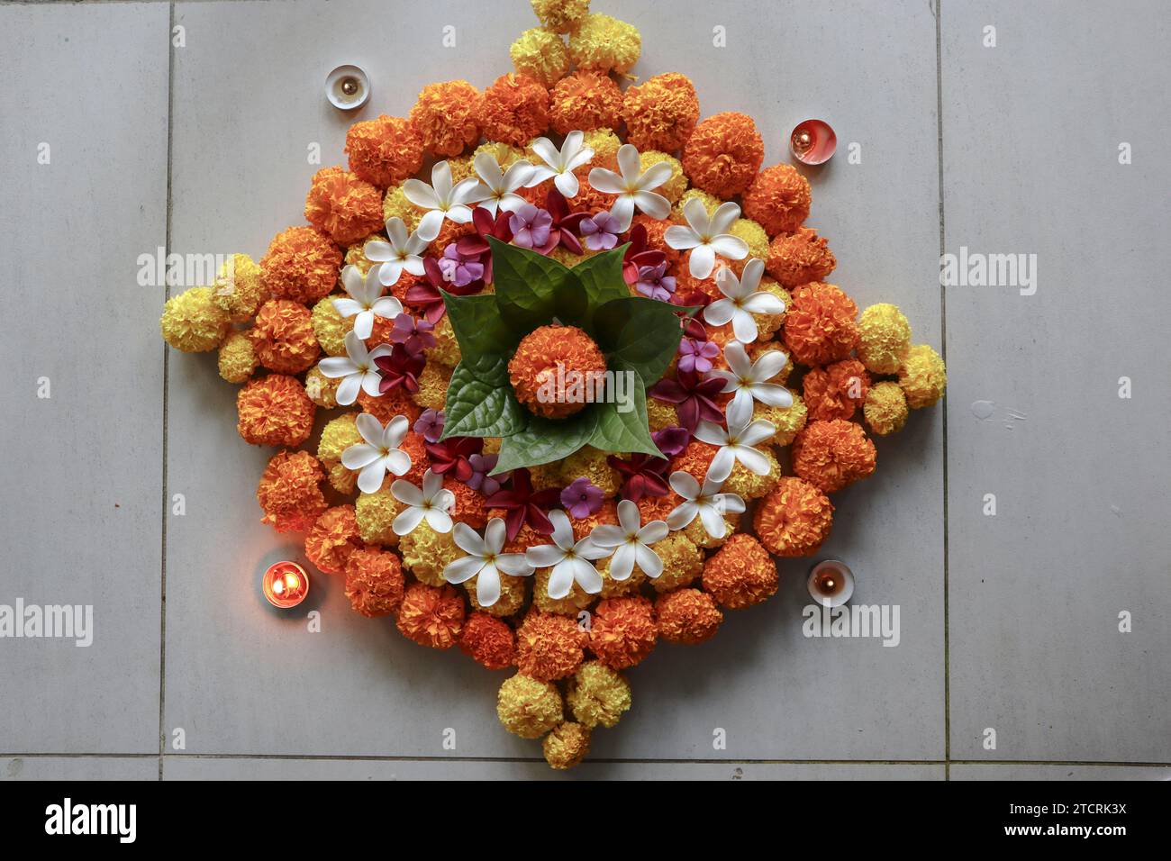 Flower rangoli hi-res stock photography and images - Alamy