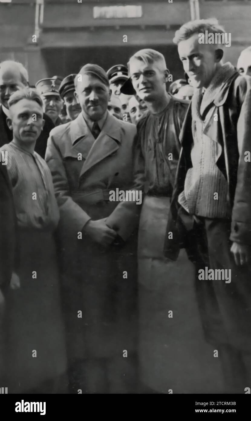 Hitler visiting workers in siemensstadt hi-res stock photography and ...