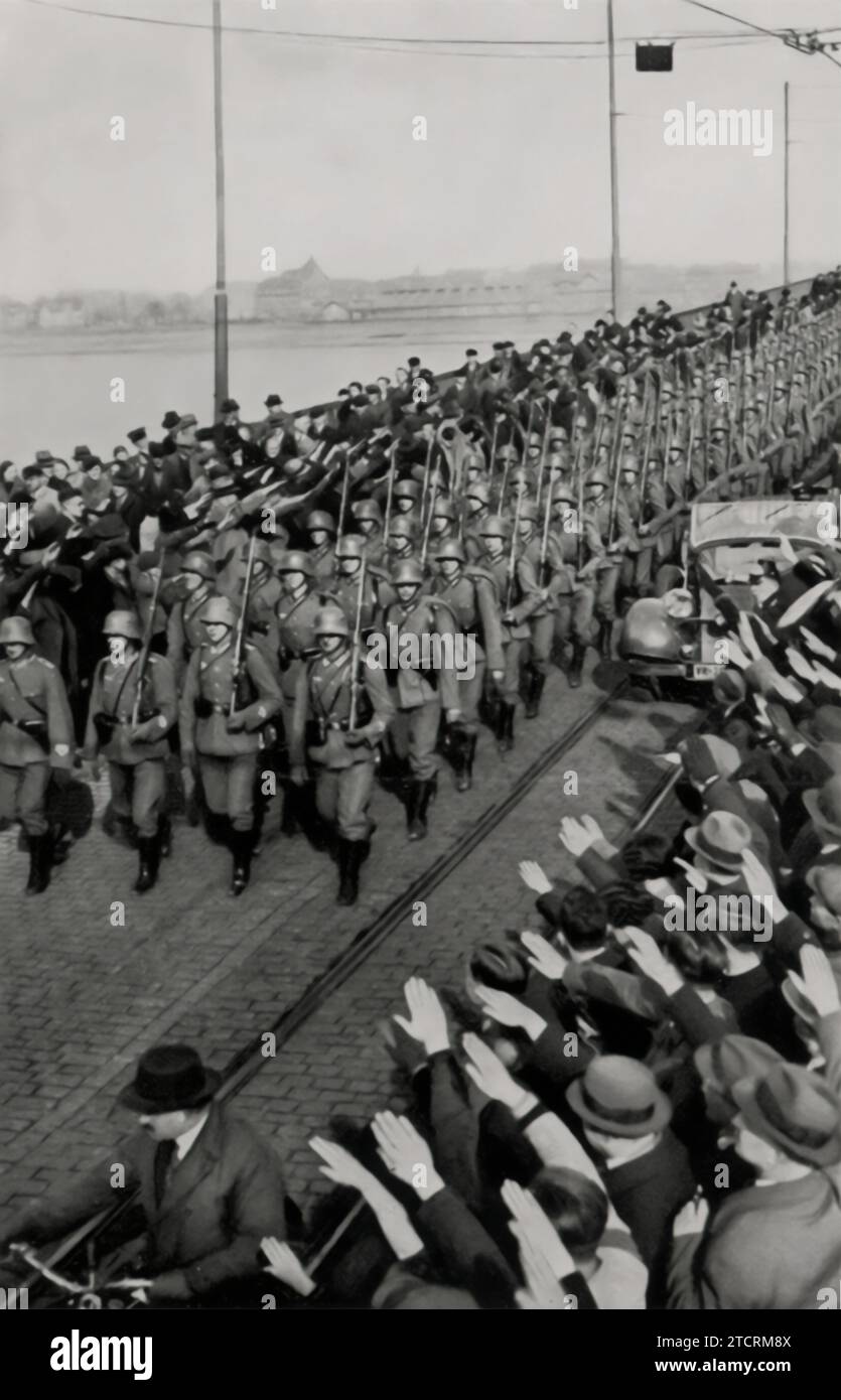 Capturing the entry of German troops over the Mainz Rhine Bridge on ...