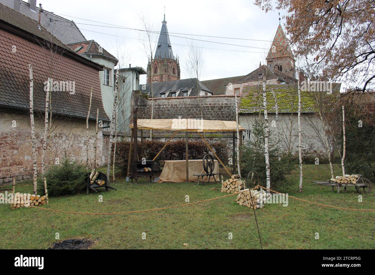 Backyard in the ancient city of Speyer, Medieval Fair Stock Photo - Alamy