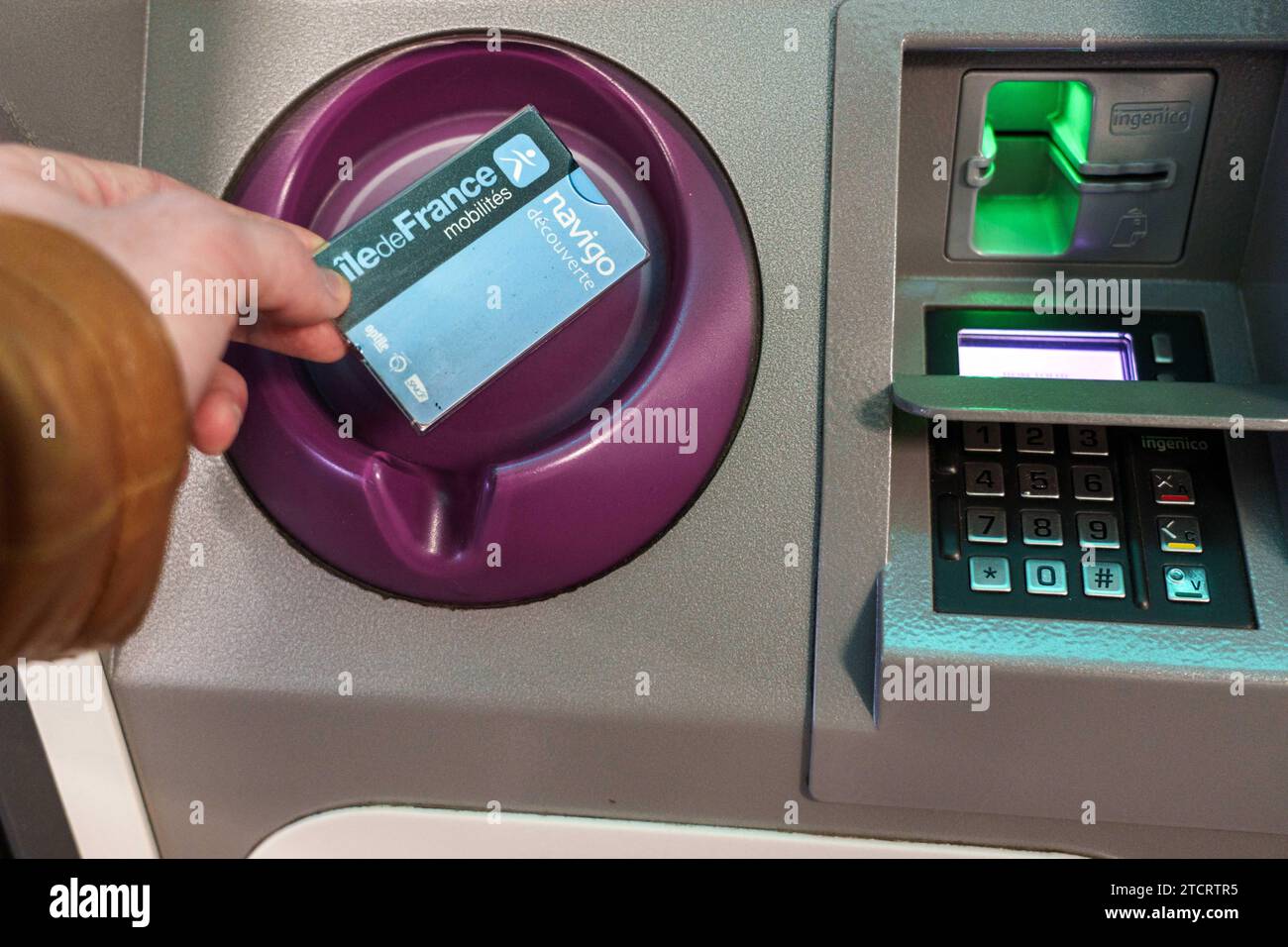 Pass navigo hi-res stock photography and images - Alamy