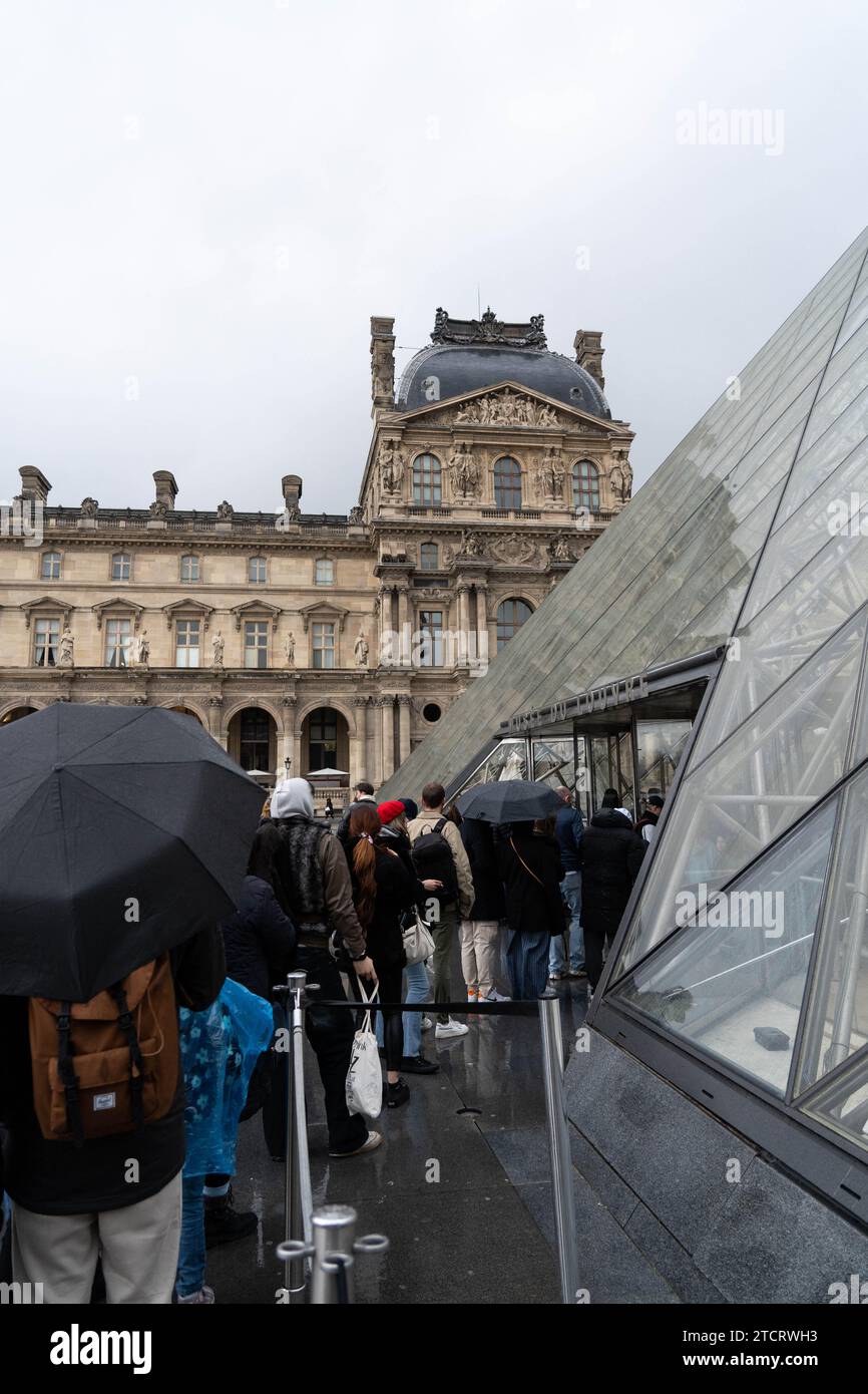 Visitors queuing to enter the Louvre Museum on December 12, 2023 in ...
