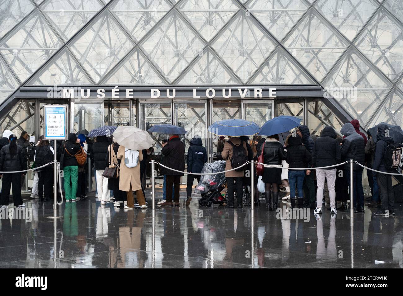 Visitors queuing to enter the Louvre Museum on December 12, 2023 in ...