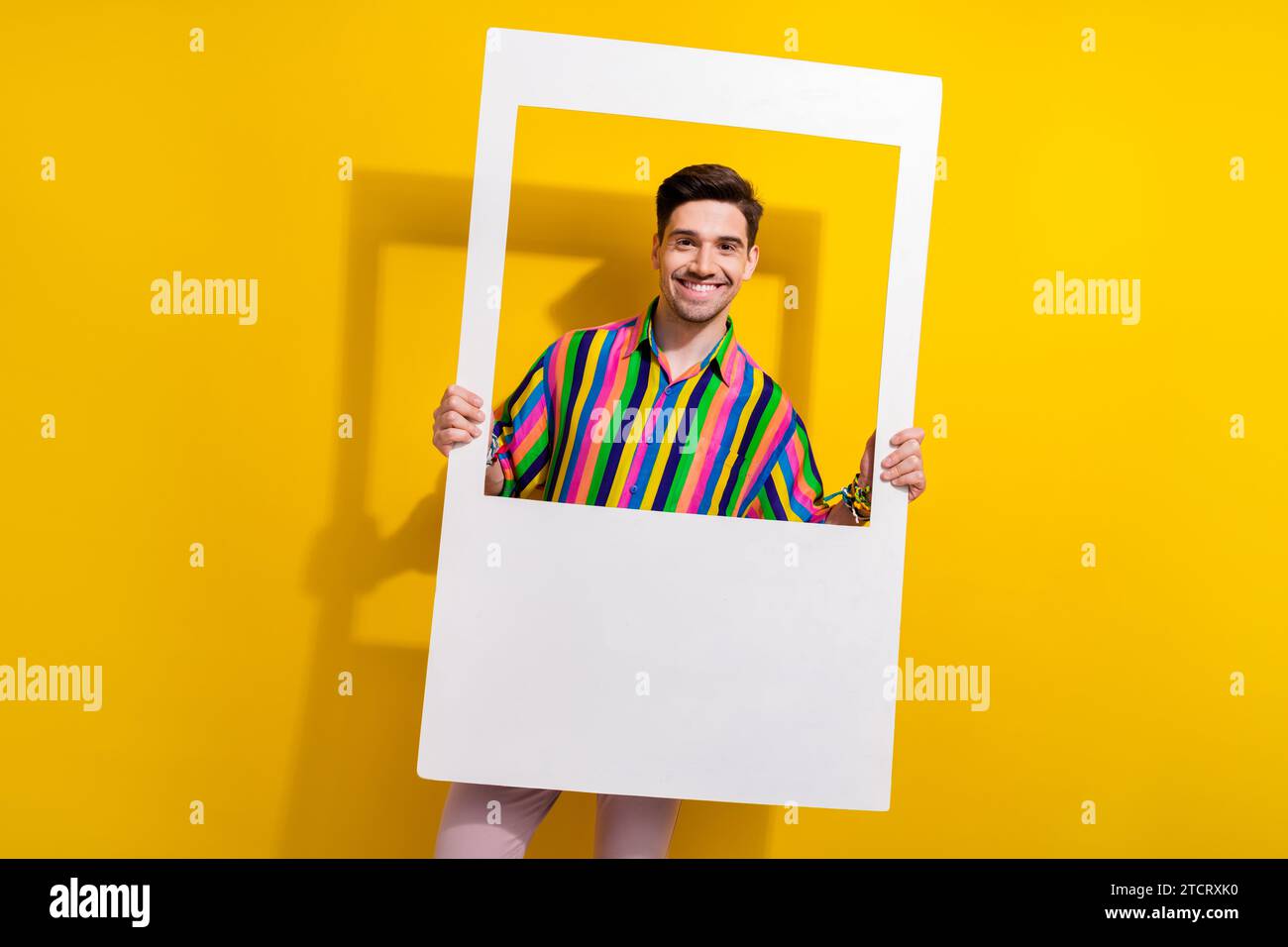 Portrait cadre of young guy holding frame for instagram shoots during ...