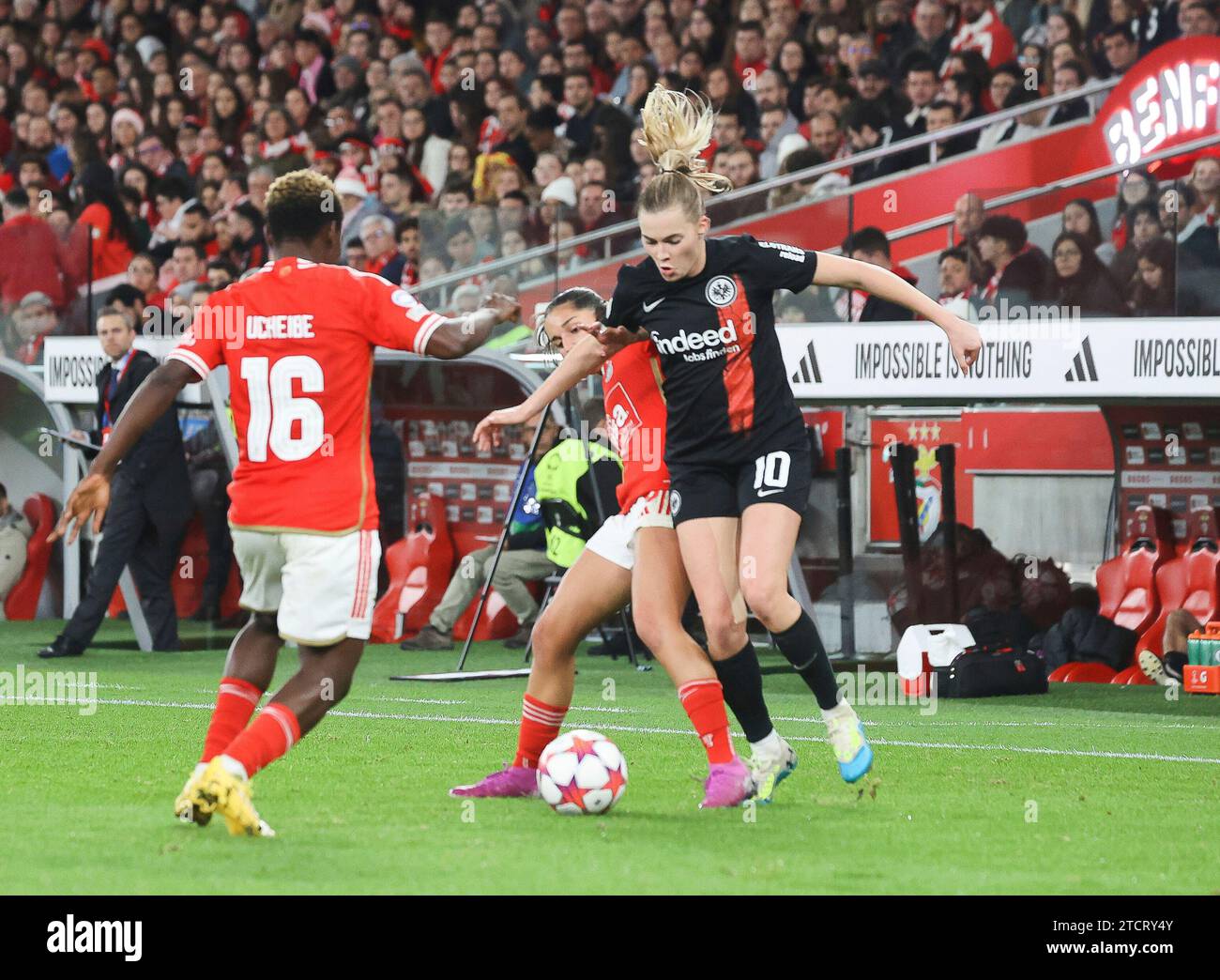 Ucheibe (Benfica Lissabon #16), Laura Freigang (Eintracht Frankfurt #10 ...