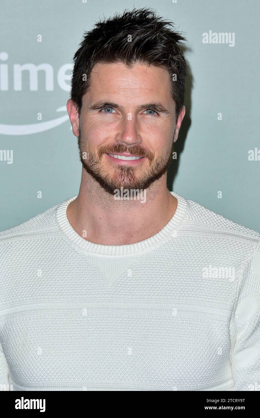Robbie Amell bei der Amazon Freevee und Prime Video Winter Wonderland ...