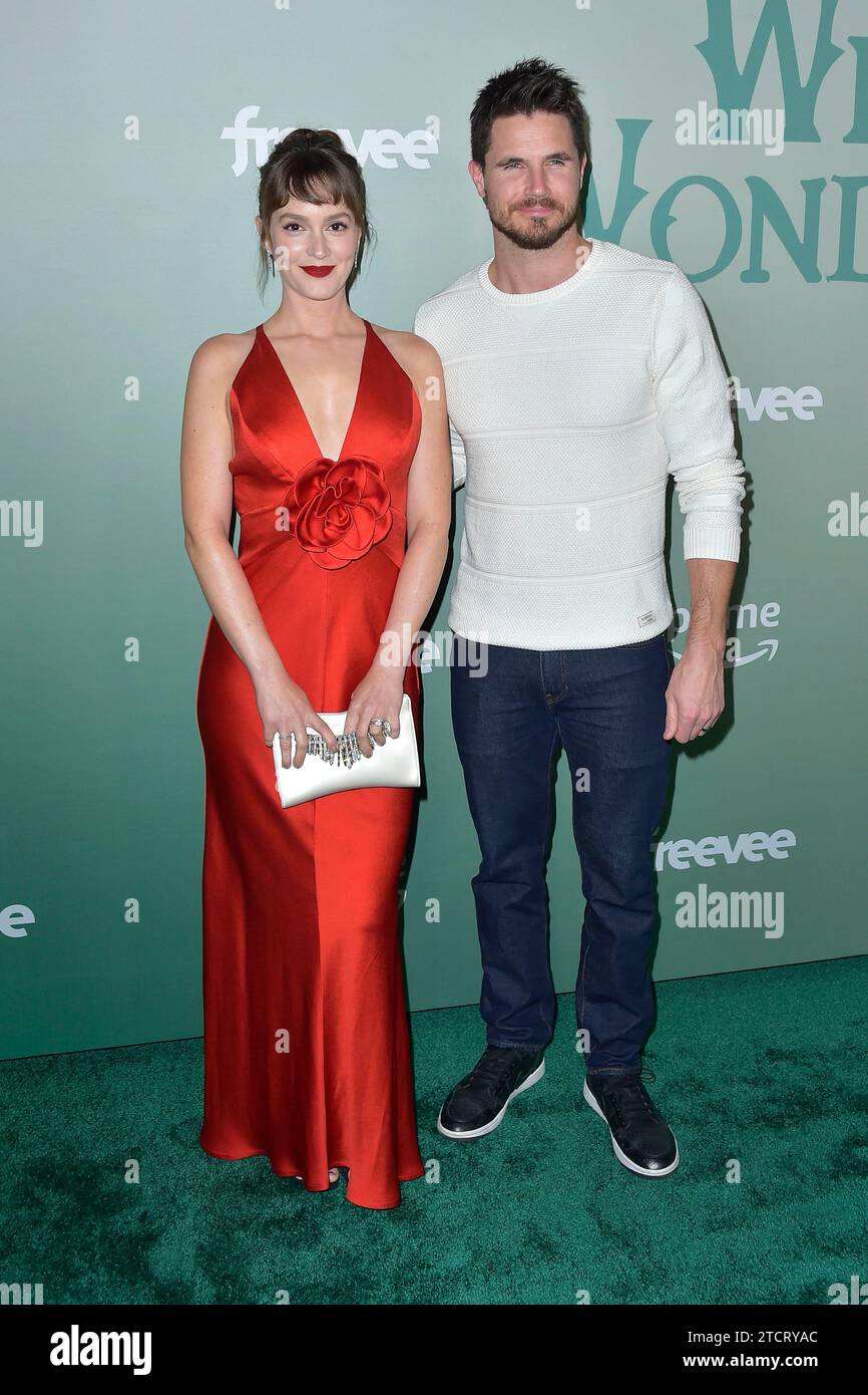 Leighton Meester und Robbie Amell bei der Amazon Freevee und Prime ...