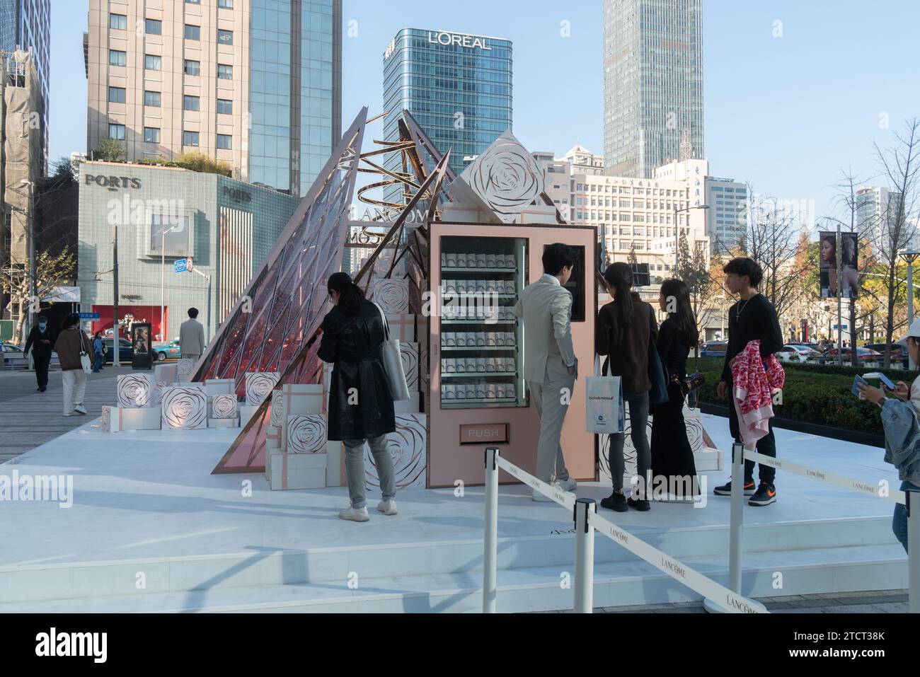 SHANGHAI, CHINA - DECEMBER 14, 2023 - Customers receive distributed ...