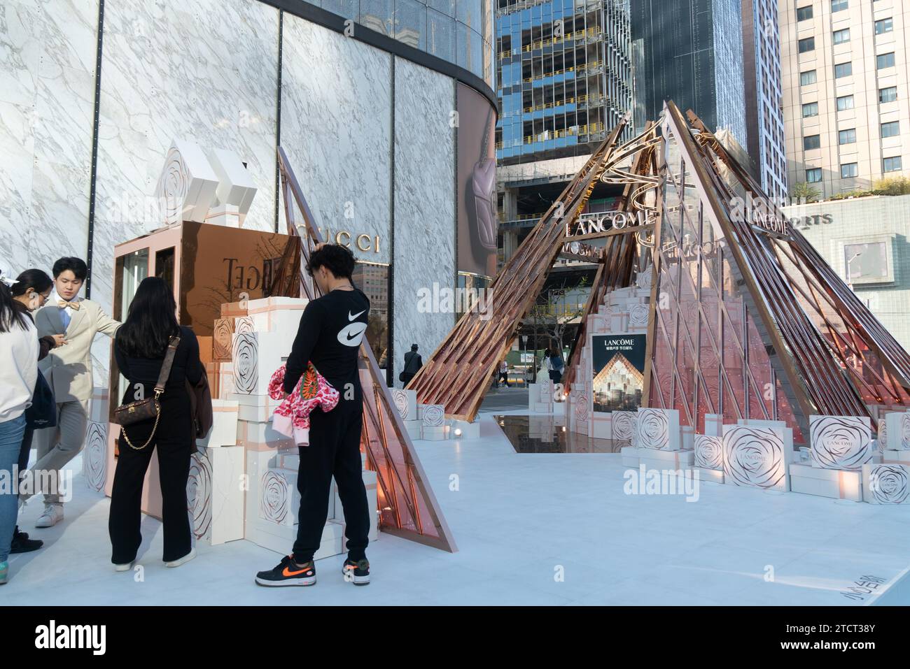 SHANGHAI, CHINA - DECEMBER 14, 2023 - Customers receive distributed ...