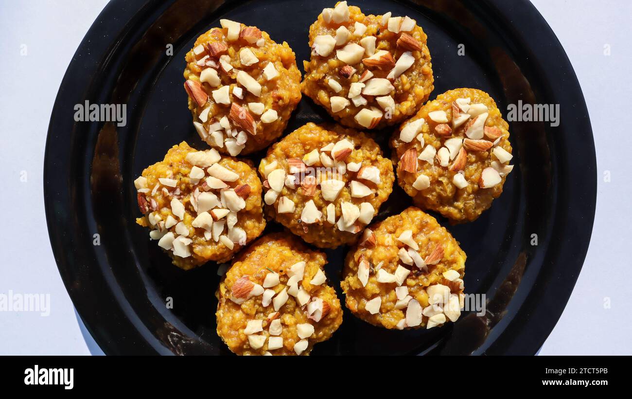 Tradtional indian sweets hi-res stock photography and images - Alamy