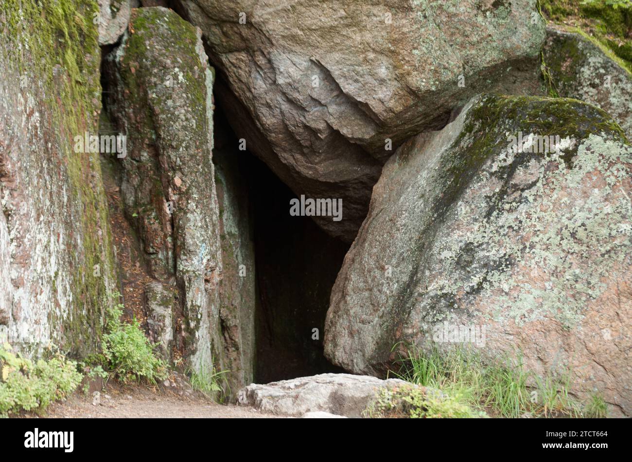 Cave in a rock hi-res stock photography and images - Alamy