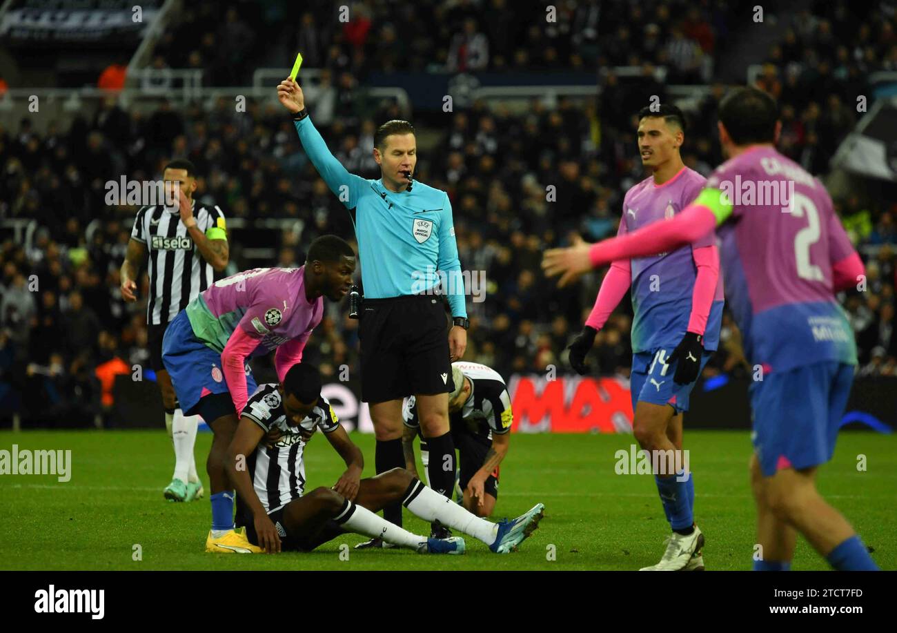Fussball referee danny makkelle hi-res stock photography and images - Alamy