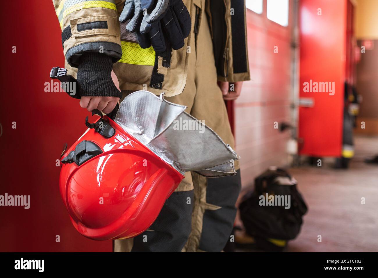 Red helmet in fireman's hand Stock Photo - Alamy