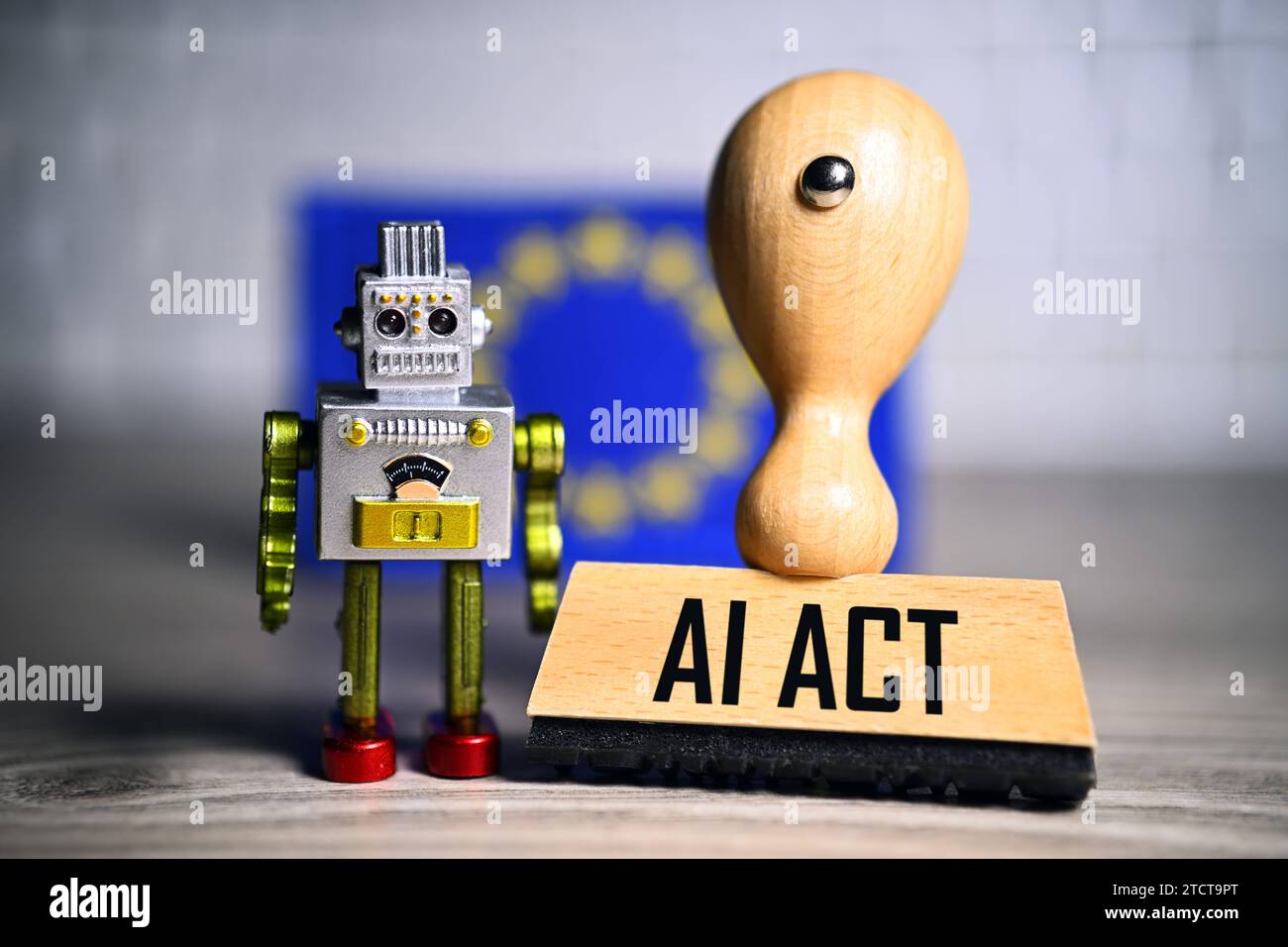 FOTOMONTAGE, Miniaturroboter und Stempel mit Aufschrift AI Act vor ...