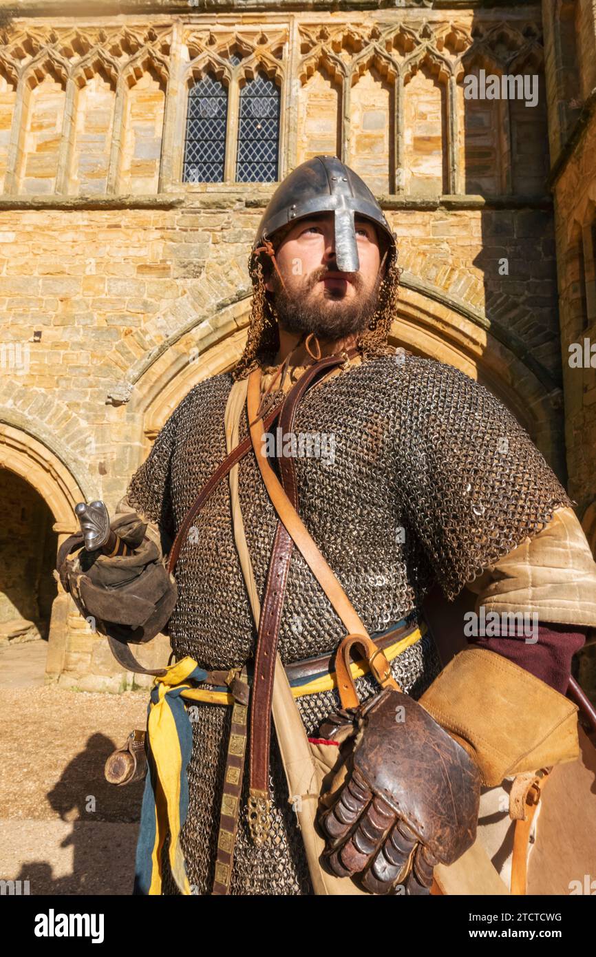 Medieval knight armour britain hi-res stock photography and images - Alamy