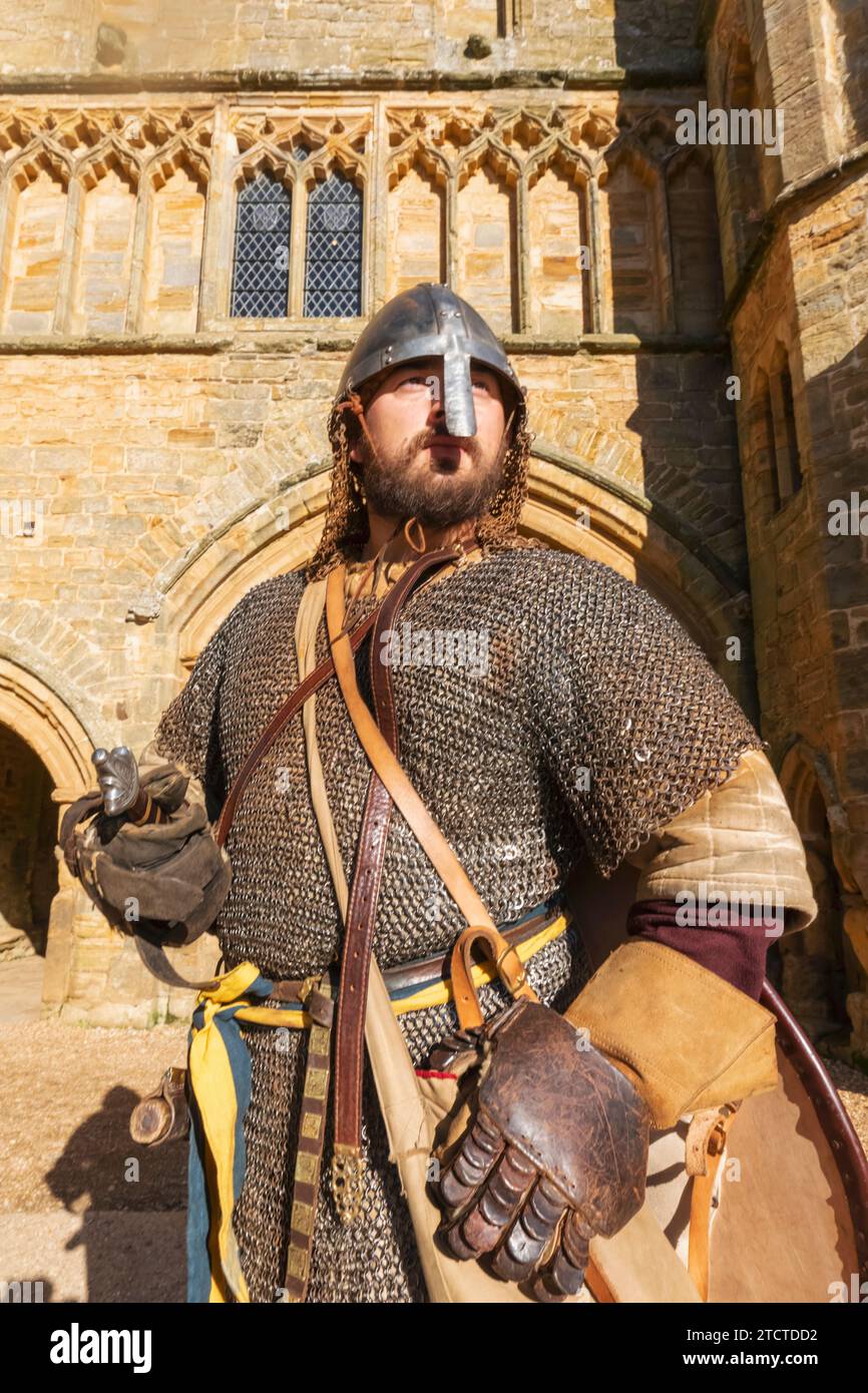 England, East Sussex, Battle, Battle Abbey, Knight dressed in Medieval ...
