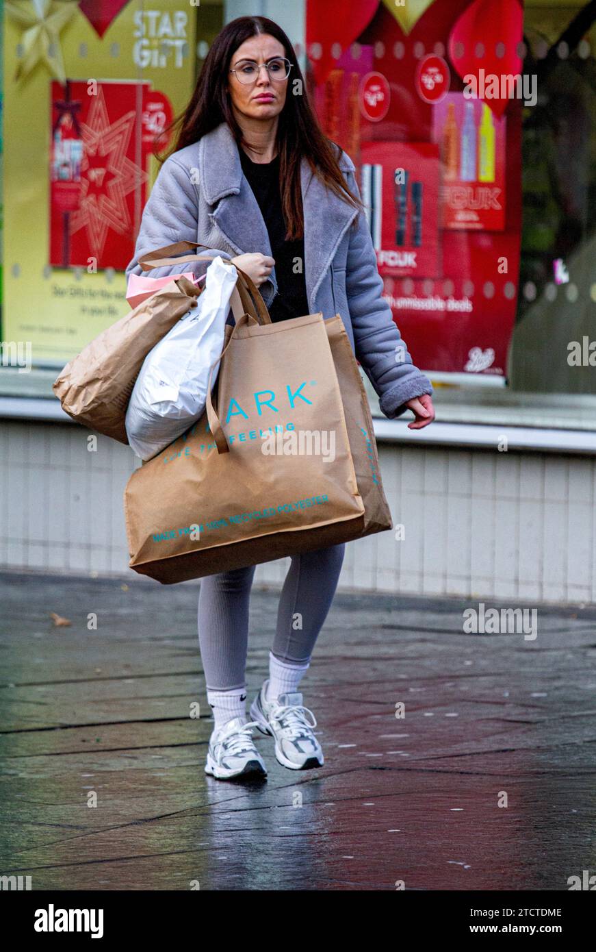 Damp weather dundee hi-res stock photography and images - Alamy