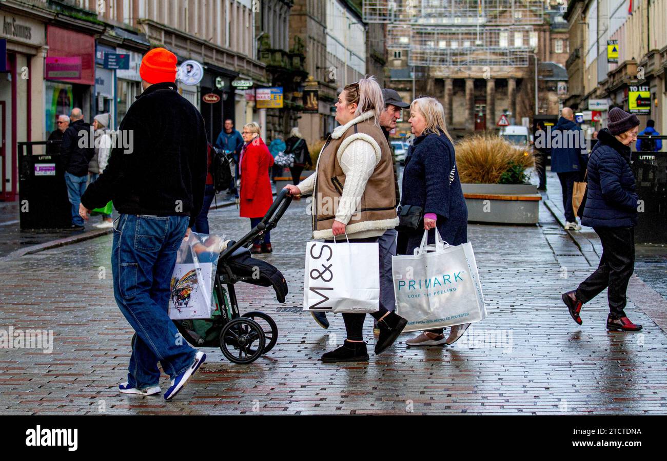 Damp weather dundee hi-res stock photography and images - Alamy