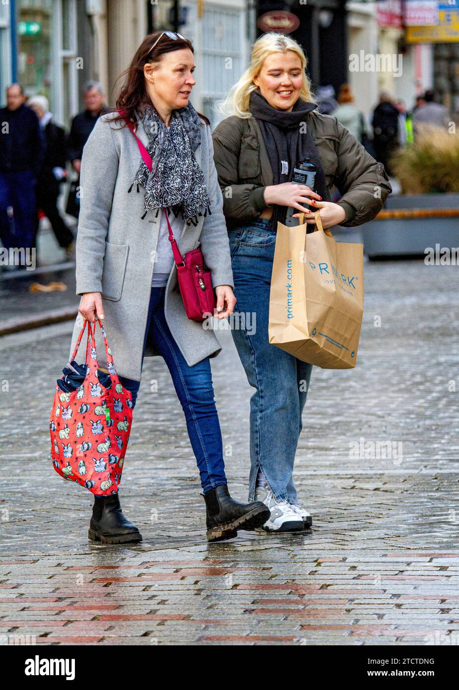 Damp weather dundee hi-res stock photography and images - Alamy