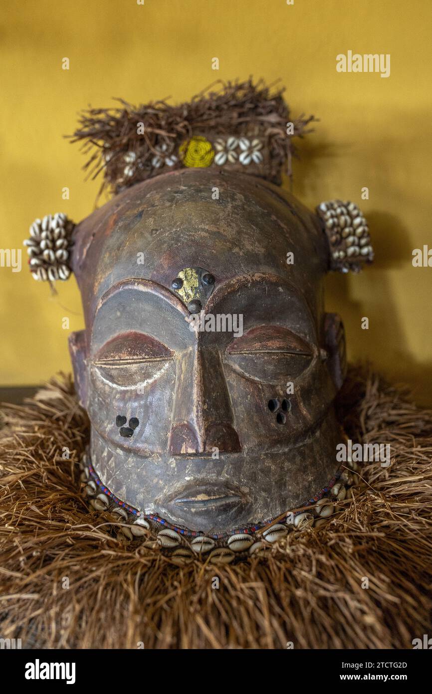 Congolese mask in Bukavu, DRC Stock Photo - Alamy
