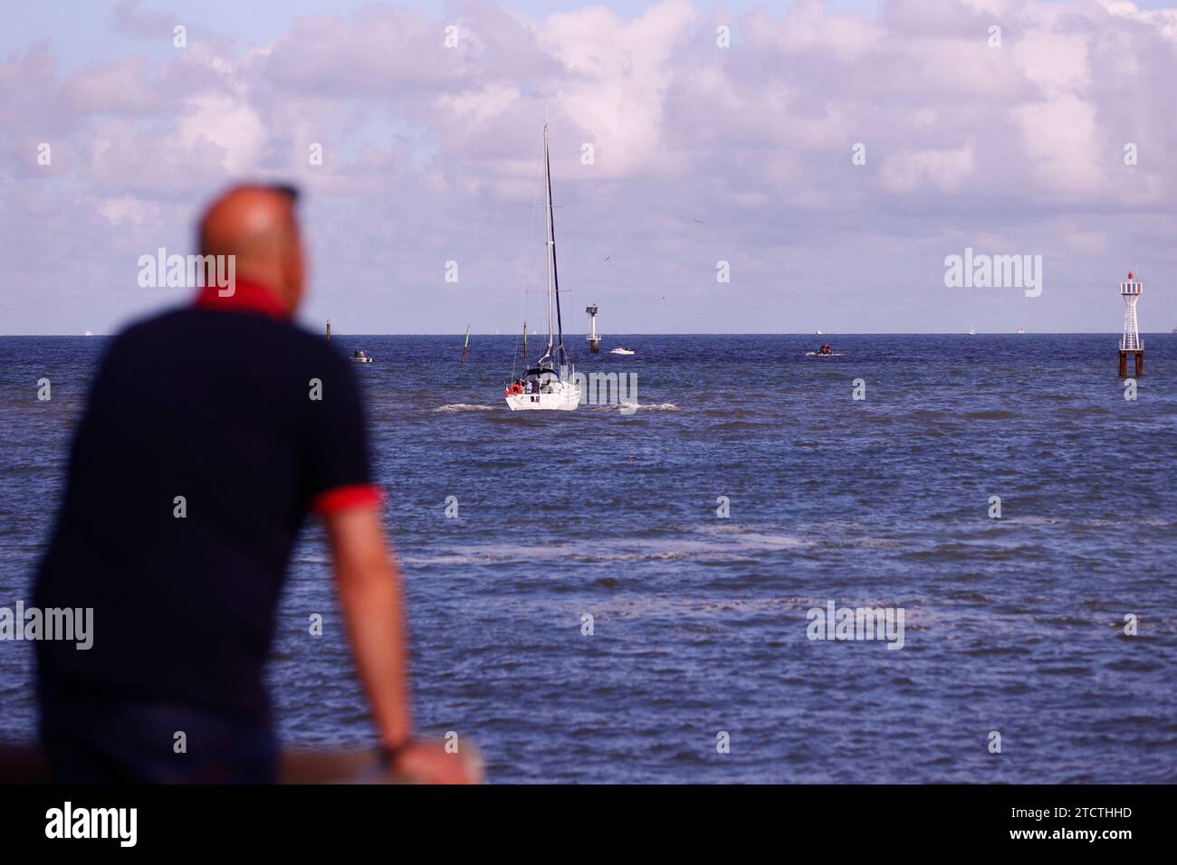 Man watching boats hi-res stock photography and images - Alamy