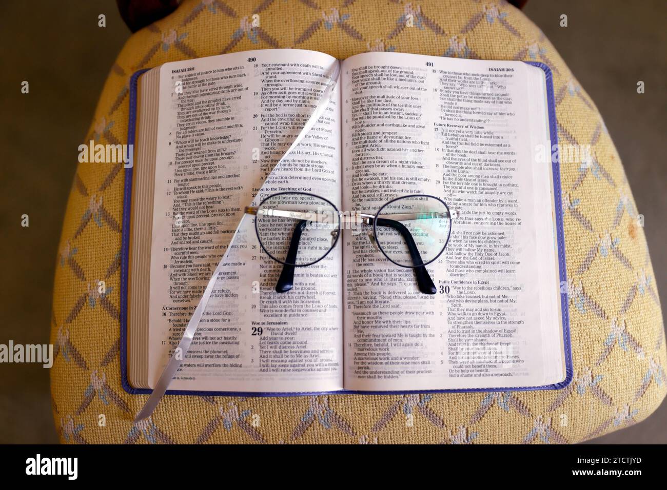 Bible study. Open bible with glasses Stock Photo - Alamy