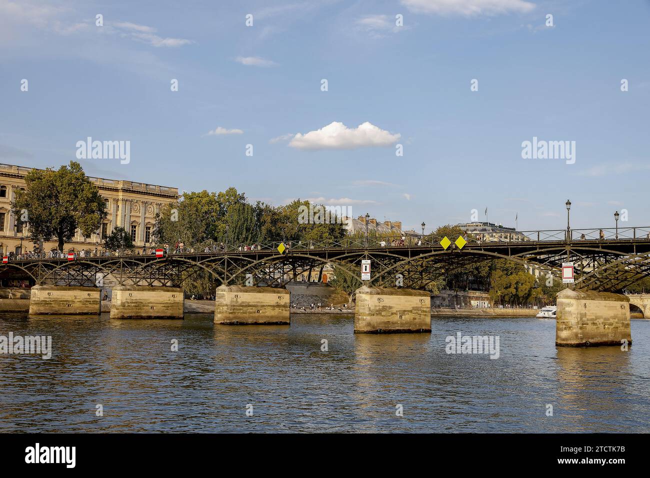 Pont des Arts bridge and Louvre museum, Paris France Stock Photo - Alamy