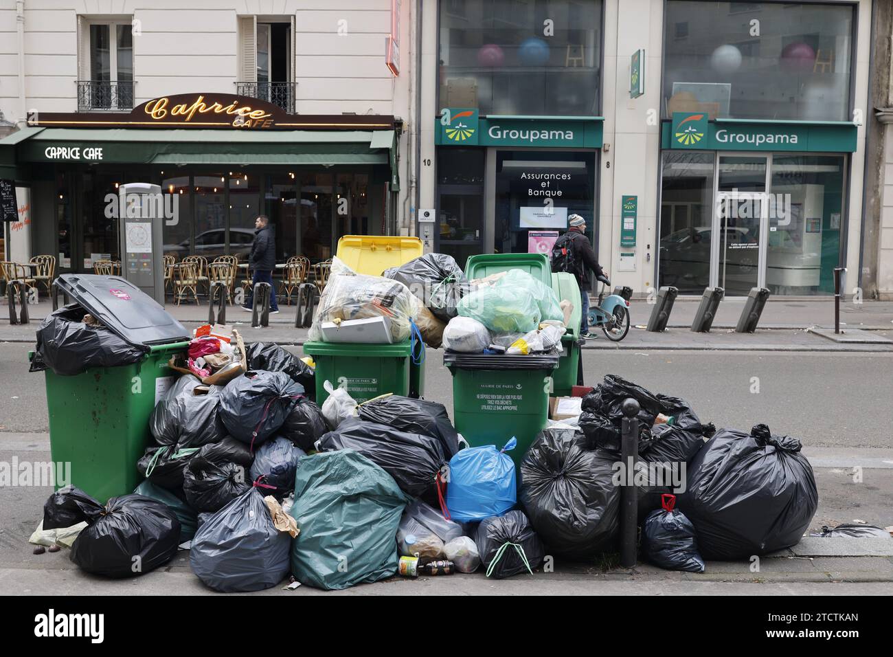 Garbage piling up during a trash collectors‰Ûª strike in Paris, France ...