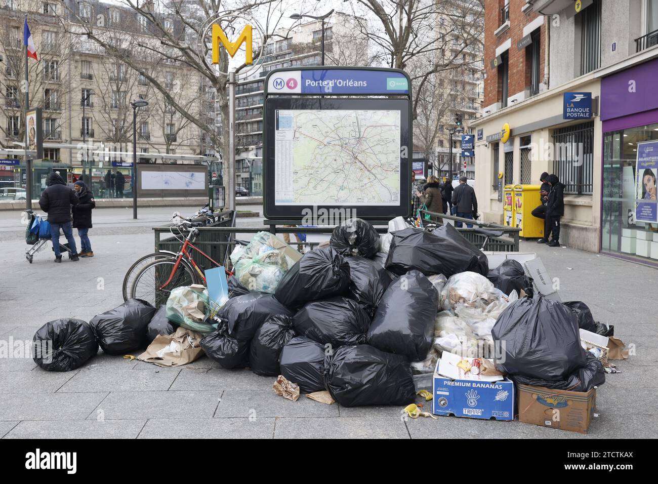 Garbage piling up during a trash collectors‰Ûª strike in Paris, France ...