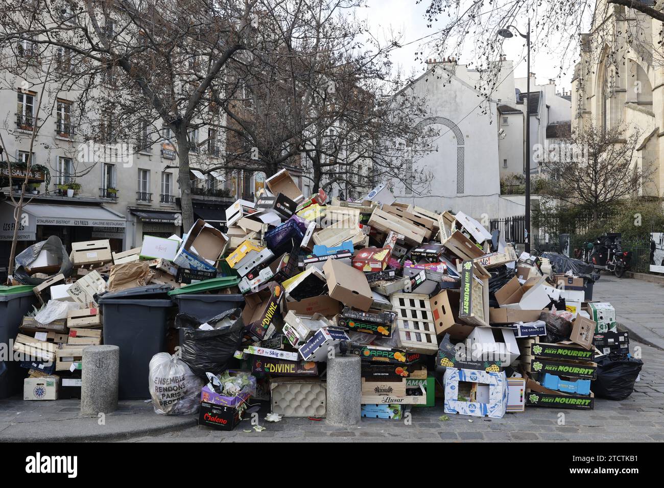Garbage piling up during a trash collectors‰Ûª strike in Paris, France ...