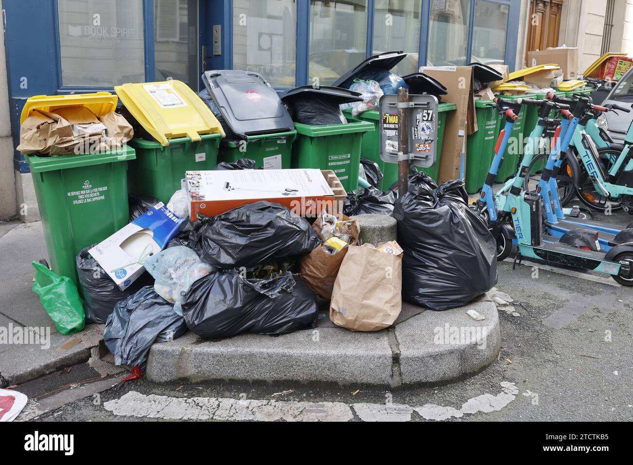 Garbage piling up during a trash collectors‰Ûª strike in Paris, France ...