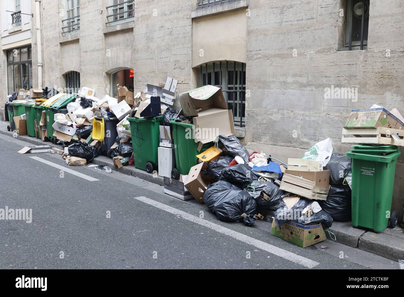 Garbage piling up during a trash collectors‰Ûª strike in Paris, France ...