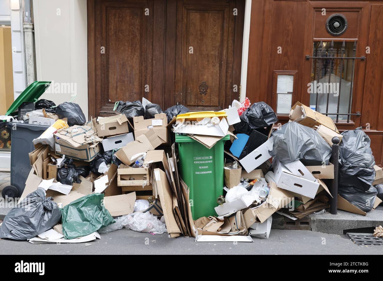 Garbage piling up during a trash collectors‰Ûª strike in Paris, France ...