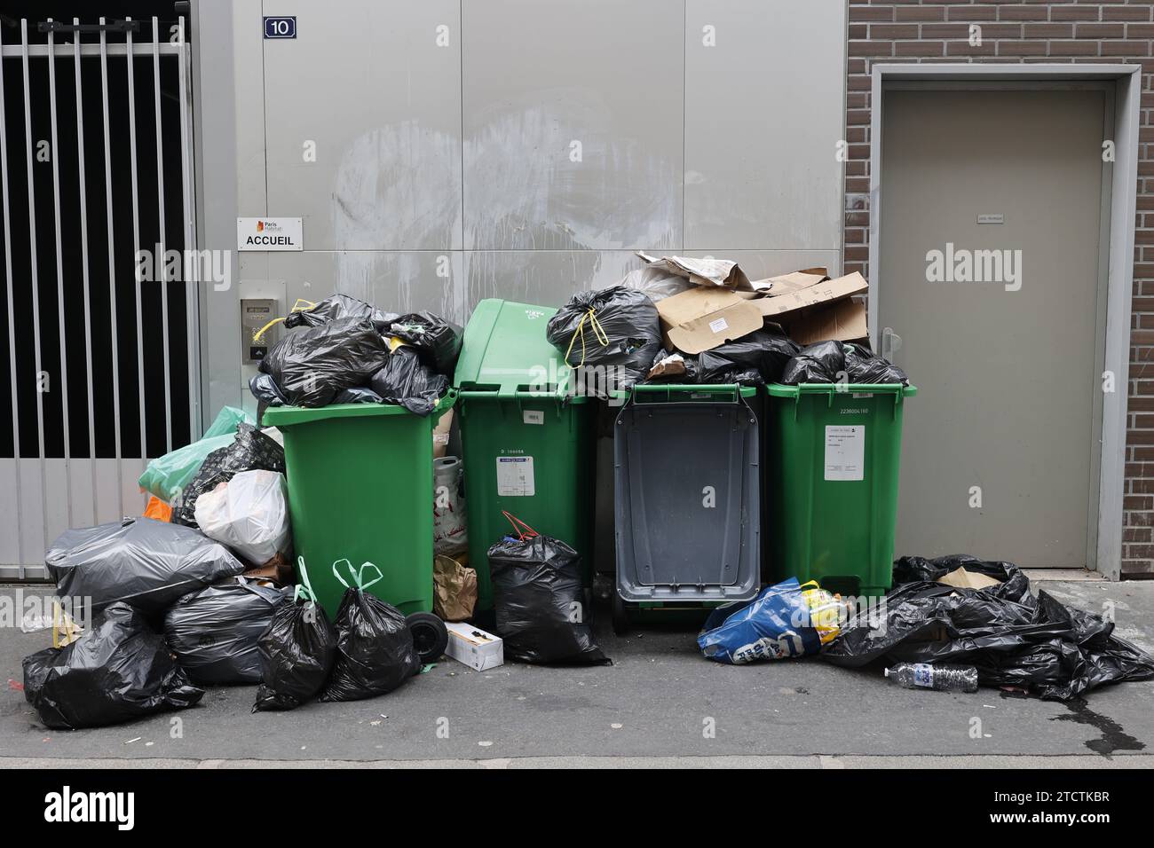 Garbage piling up during a trash collectors‰Ûª strike in Paris, France ...