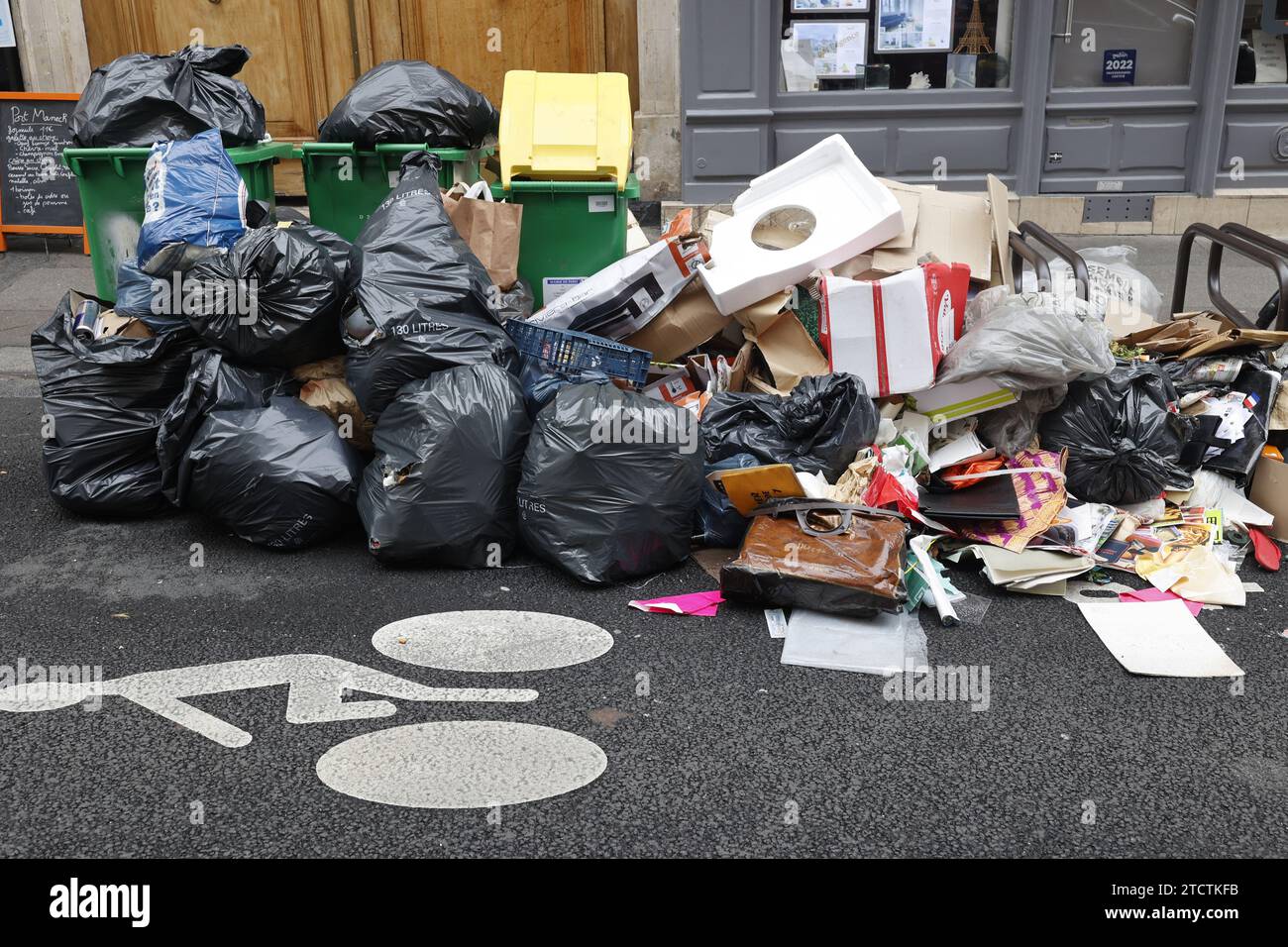 Garbage piling up during a trash collectors‰Ûª strike in Paris, France ...