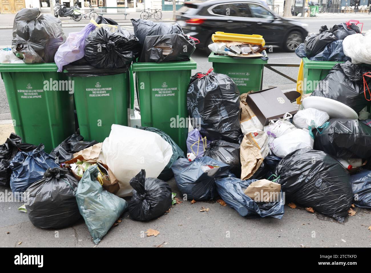 Garbage piling up during a trash collectors‰Ûª strike in Paris, France ...