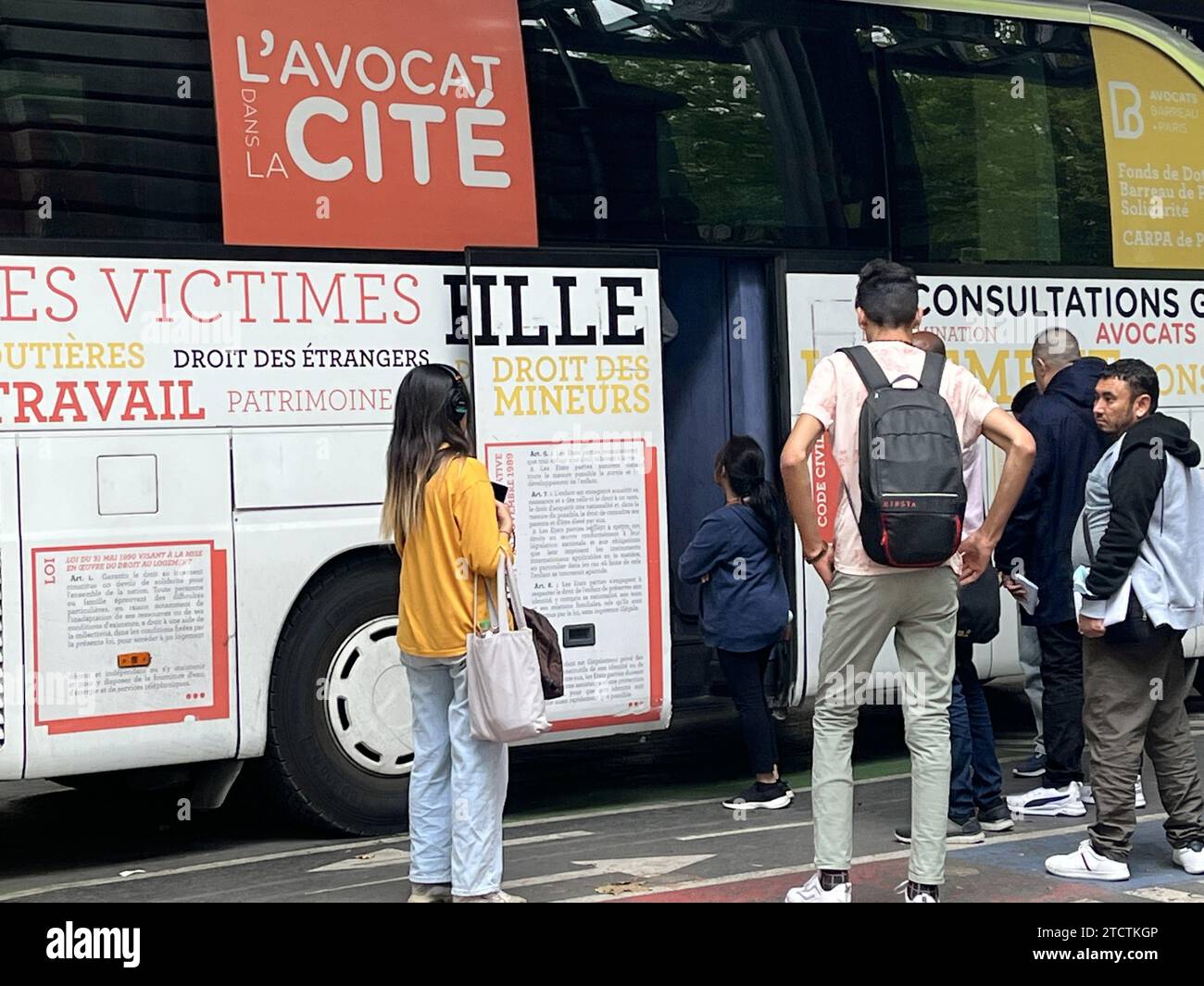 Free legal advice bus in Paris, France Stock Photo - Alamy