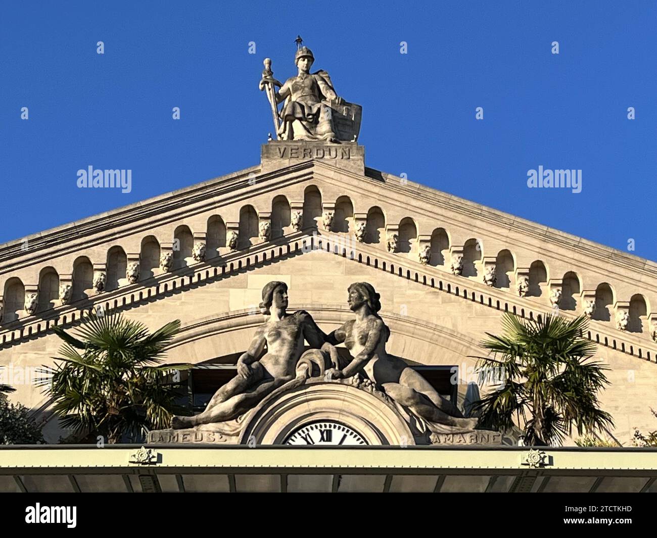 Statues on the Gare de l’Est railway station, Paris, France Stock Photo ...