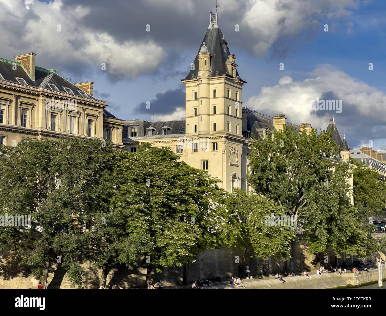 Buildings and trees hi-res stock photography and images - Alamy