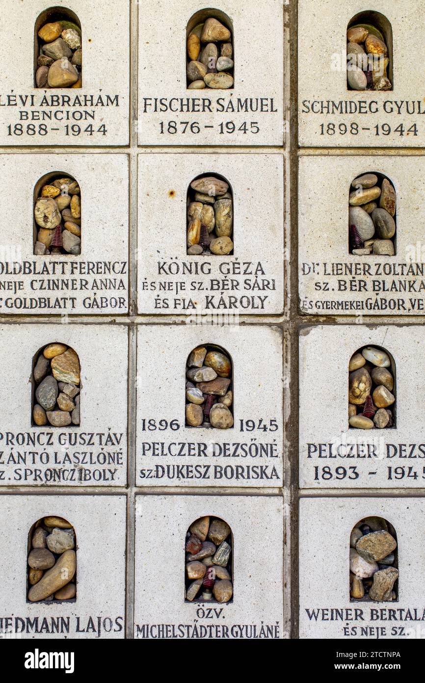 Great synagogue of Budapest, Hungary. Cemetery Stock Photo - Alamy