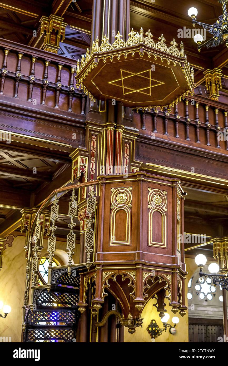 Great synagogue of Budapest, Hungary. Pulpit Stock Photo - Alamy