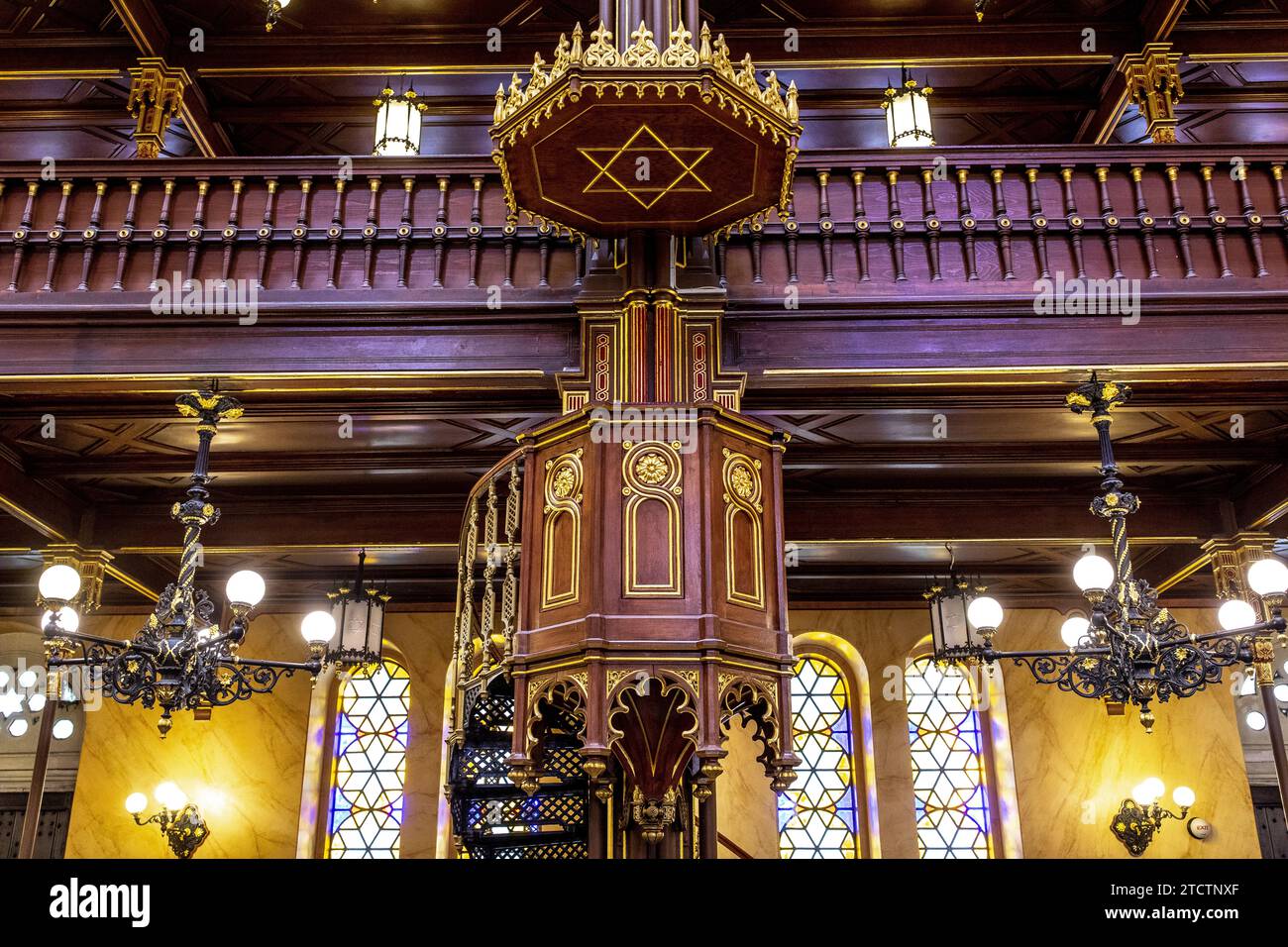 Great synagogue of Budapest, Hungary. Pulpit Stock Photo - Alamy