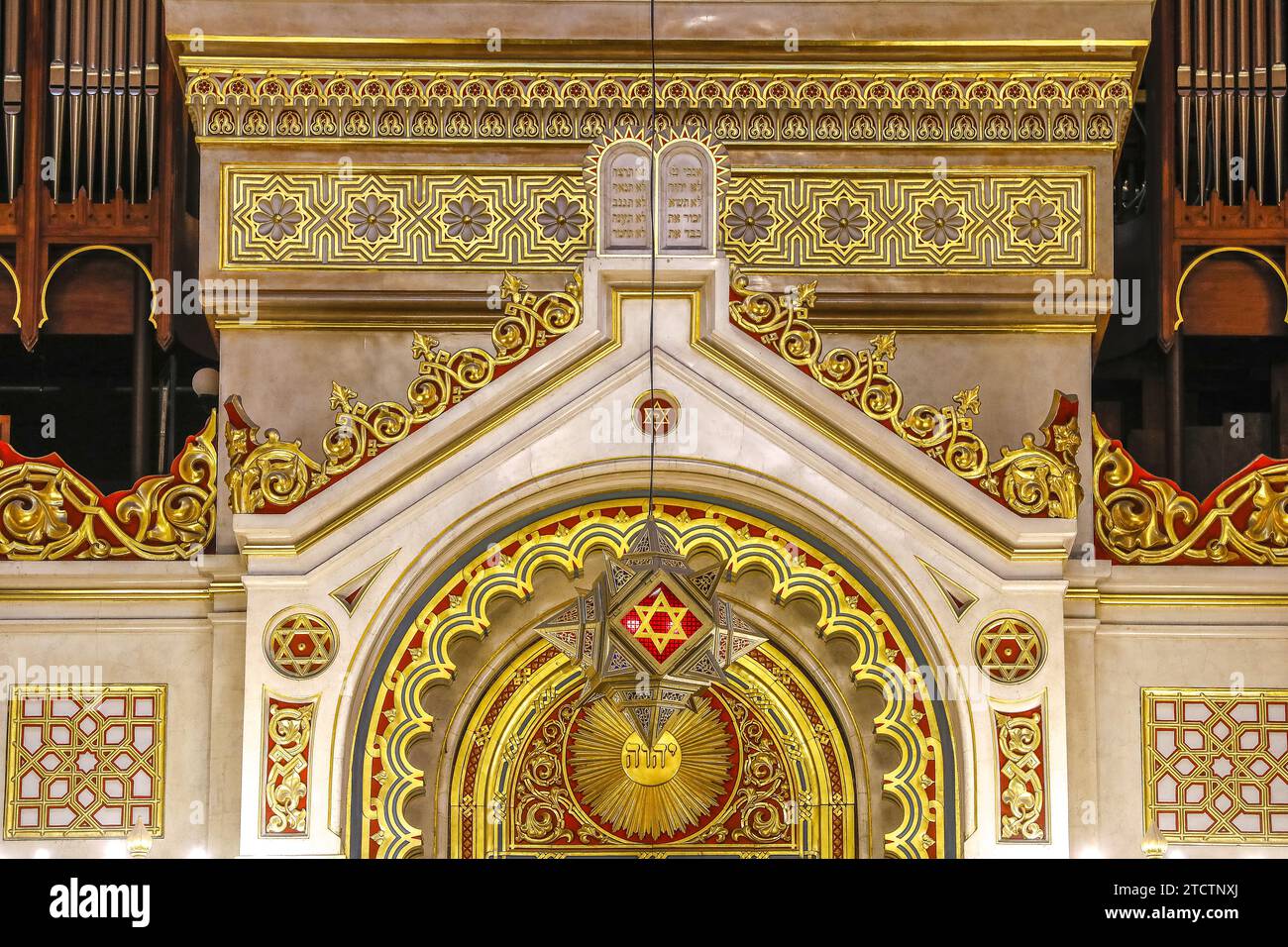 Great synagogue of Budapest, Hungary. Torah ark Stock Photo - Alamy
