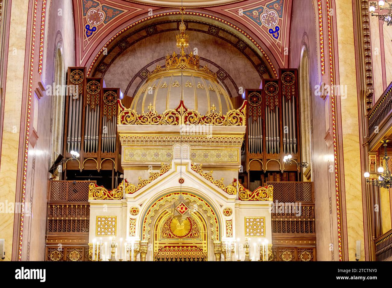 Great synagogue of Budapest, Hungary. Torah ark Stock Photo - Alamy