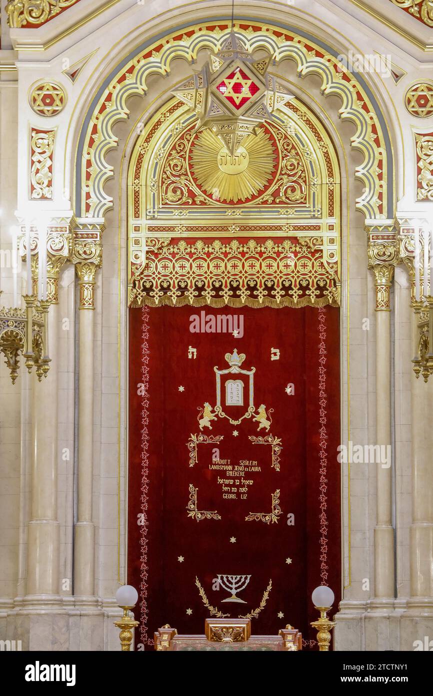 Great synagogue of Budapest, Hungary. Torah ark Stock Photo - Alamy