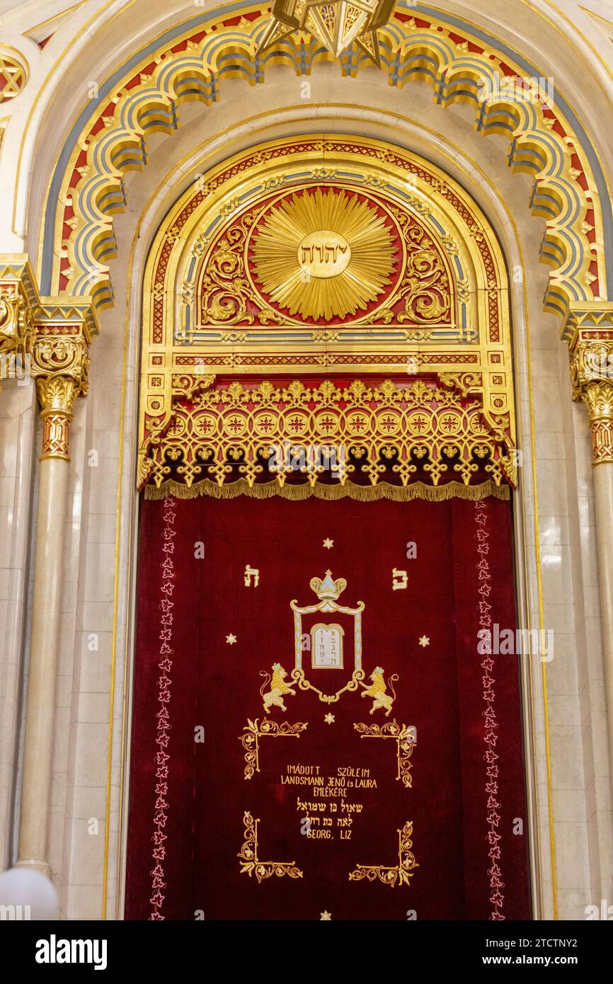 Great synagogue of Budapest, Hungary. Torah ark Stock Photo - Alamy