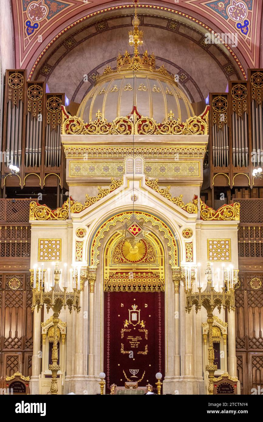 Great synagogue of Budapest, Hungary. Torah ark Stock Photo - Alamy