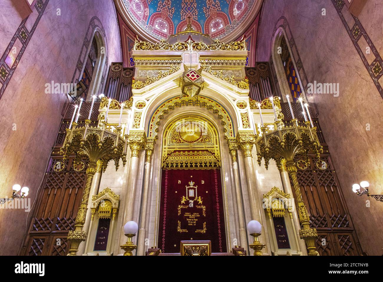 Great synagogue of Budapest, Hungary. Torah ark Stock Photo - Alamy