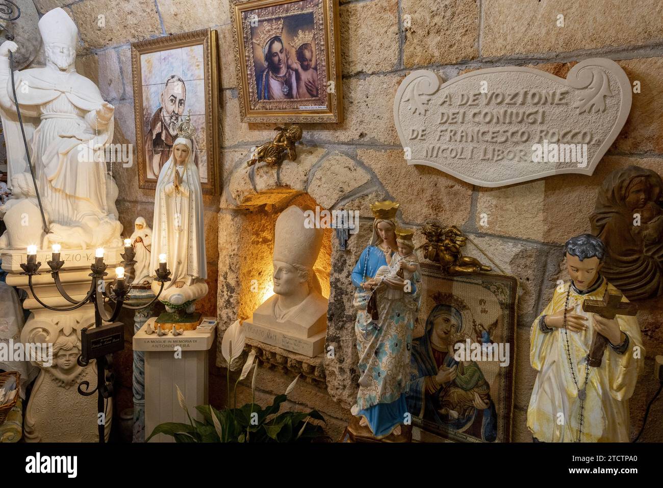 Catholic chapel in Tiggiano, Puglia, Italy Stock Photo - Alamy